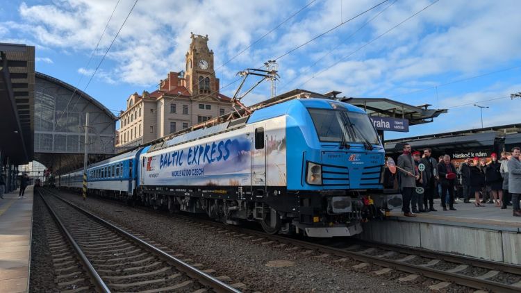 CARGOUNIT leases 5 Vectrons to PKP Intercity | Latest Railway News