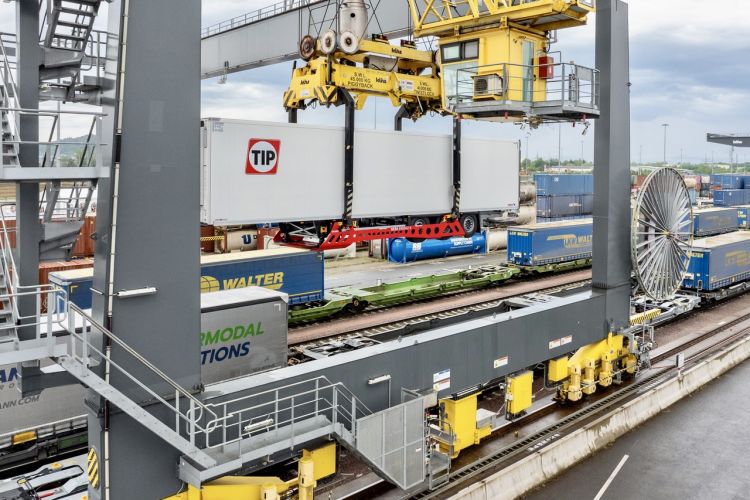 Truck2Rail: getting trailers on rail | Latest Railway News