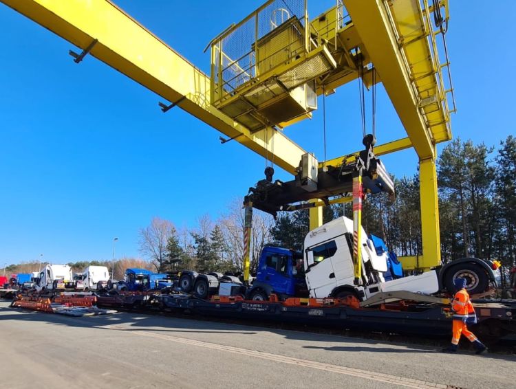 New MAN trucks from Poland to Rheine by rail | Latest Railway News