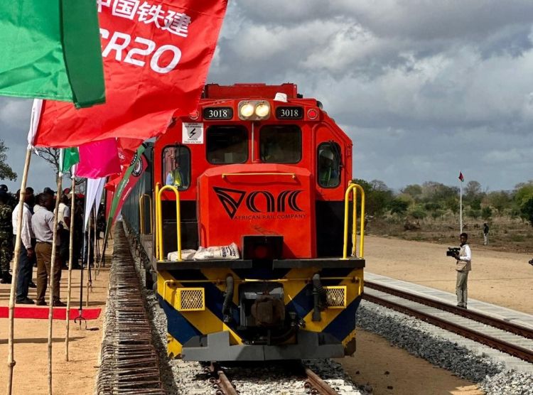 The first Mozambique to Malawi fuel train | Latest Railway News