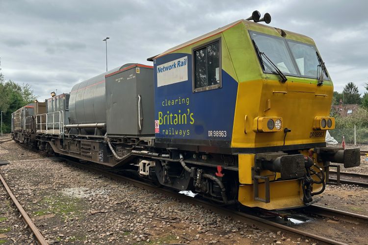 Network Rail and SWR to keep tracks leaf-free | Latest Railway News