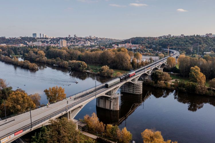 Trains begin operation on the Branický Bridge | Latest Railway News