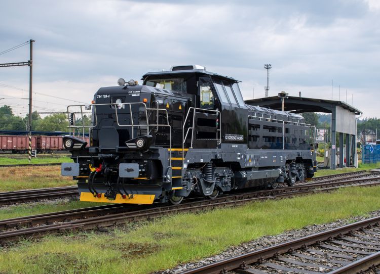 The first black EffiShunter 1000 for Railcare | Latest Railway News