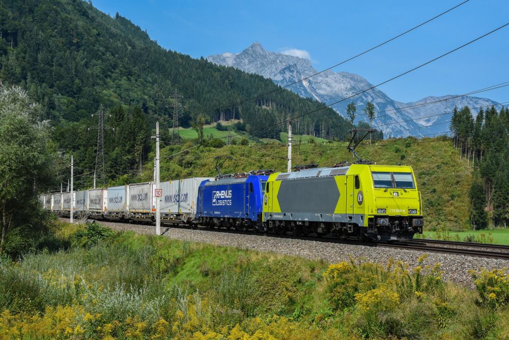 Low Cost Rail Leases Three Stadler EURO6000 locomotives from Alpha ...