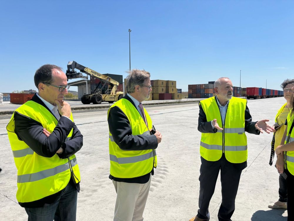 COSCO und PTP unterstützen einen auf den Schienenverkehr ausgerichteten ...
