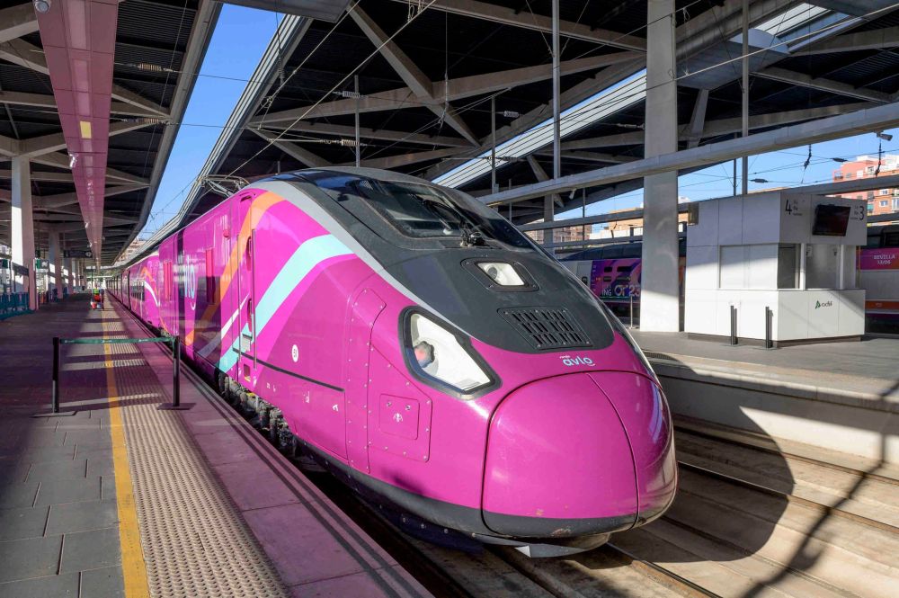 Renfe with AVE-only trains on Madrid - Barcelona | Latest Railway News