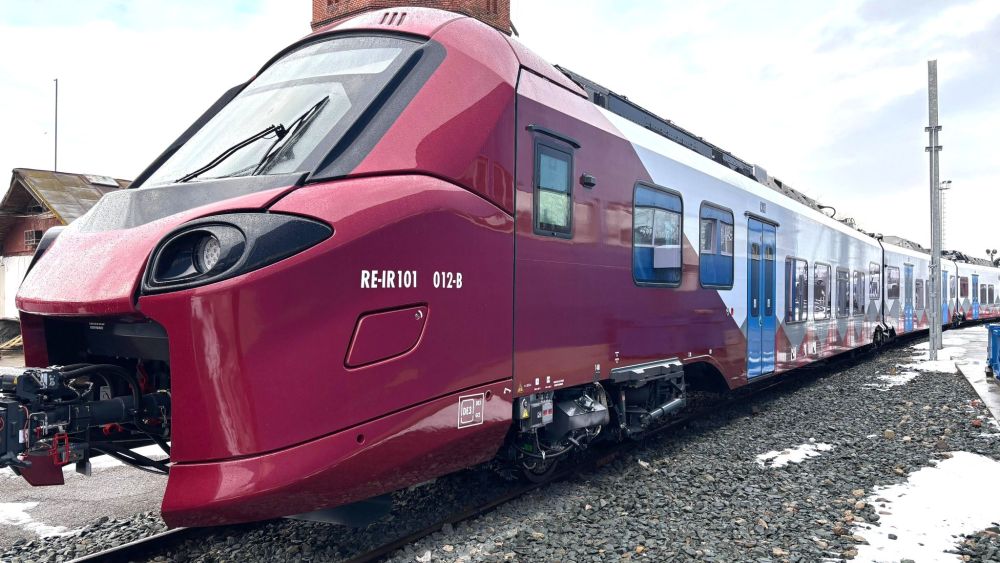 15 din cele 37 de trenuri electrice Alstom Coradia Stream au fost ...