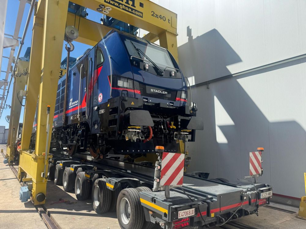 Trenitalia tests new Stadler rescue locomotives | Latest Railway News