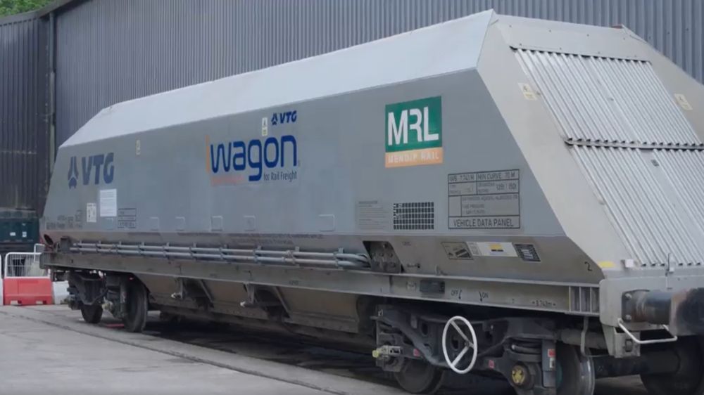 UK rail minister gets iWagon presentation | Latest Railway News