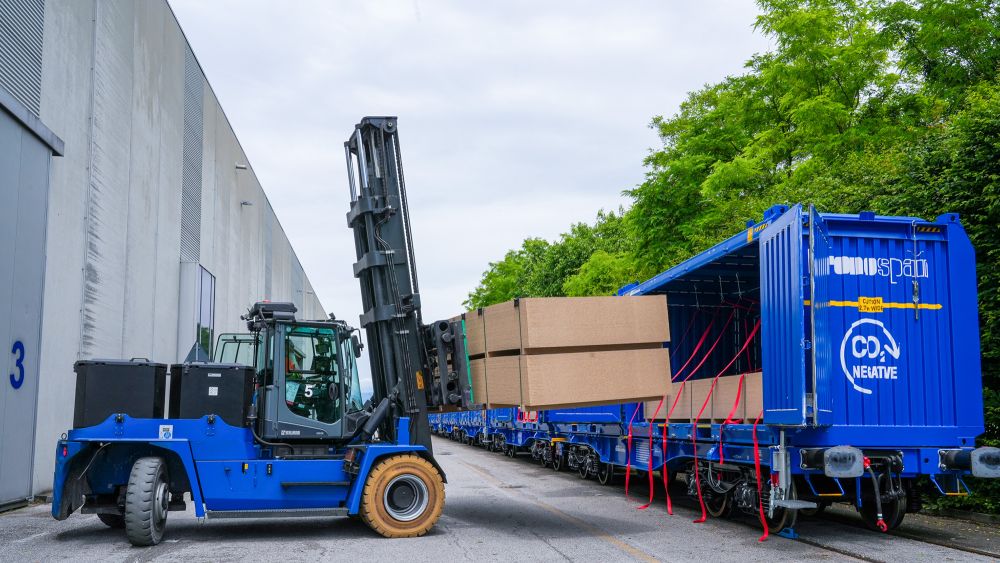 Innofreight, Kronospan with OpenSideTainer XX20 | Latest Railway News