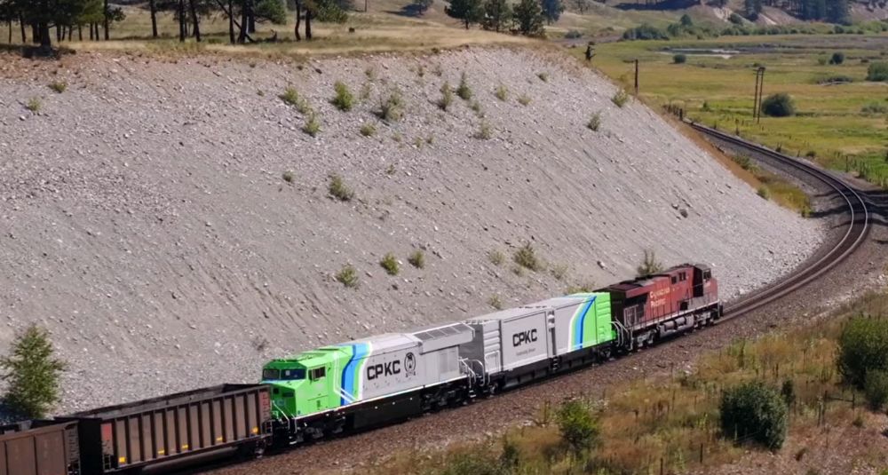 CPKC tests hydrogen locomotive in real operations | Latest Railway News