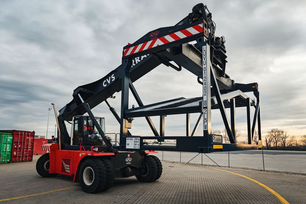 METRANS introduces car carrying containers | Latest Railway News