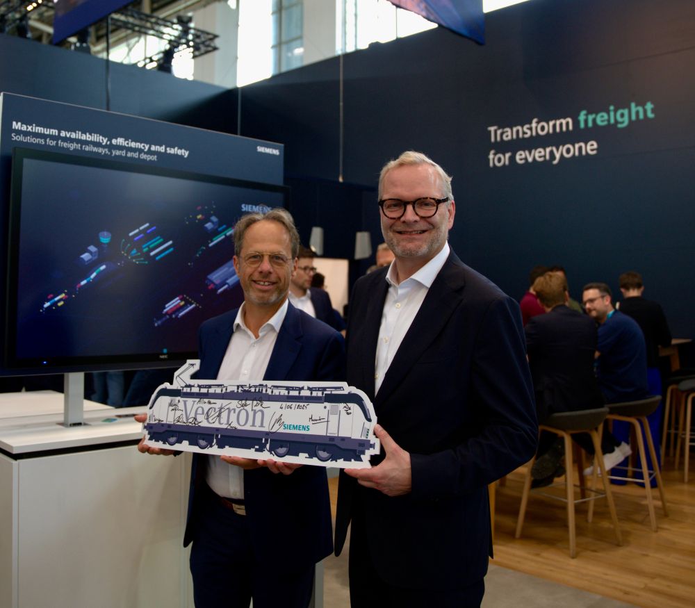 Akiem orders up to 50 Vectron Dual Modes | Latest Railway News