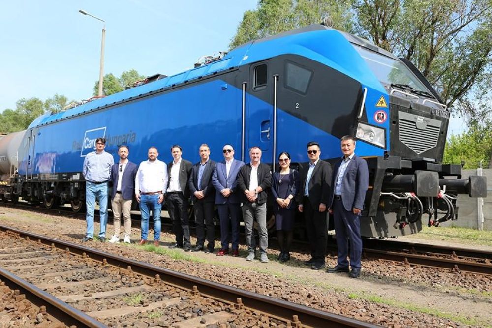 RCH tests CRRC Bison locomotive in battery mode | Latest Railway News