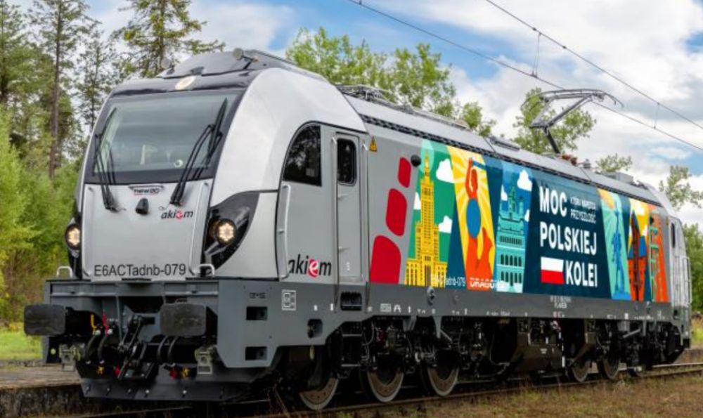 Akiem presents Dragon 2 in special Polish livery | Latest Railway News