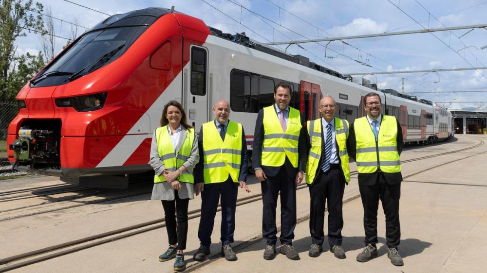 Listo el primer tren de cercanías de alta capacidad de Alstom para ...