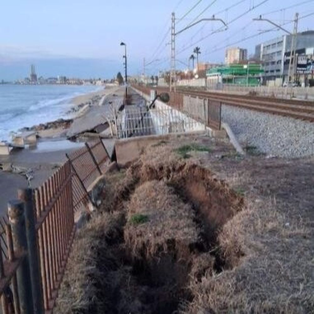 Landslides affecting rail traffic in Catalonia | Latest Railway News