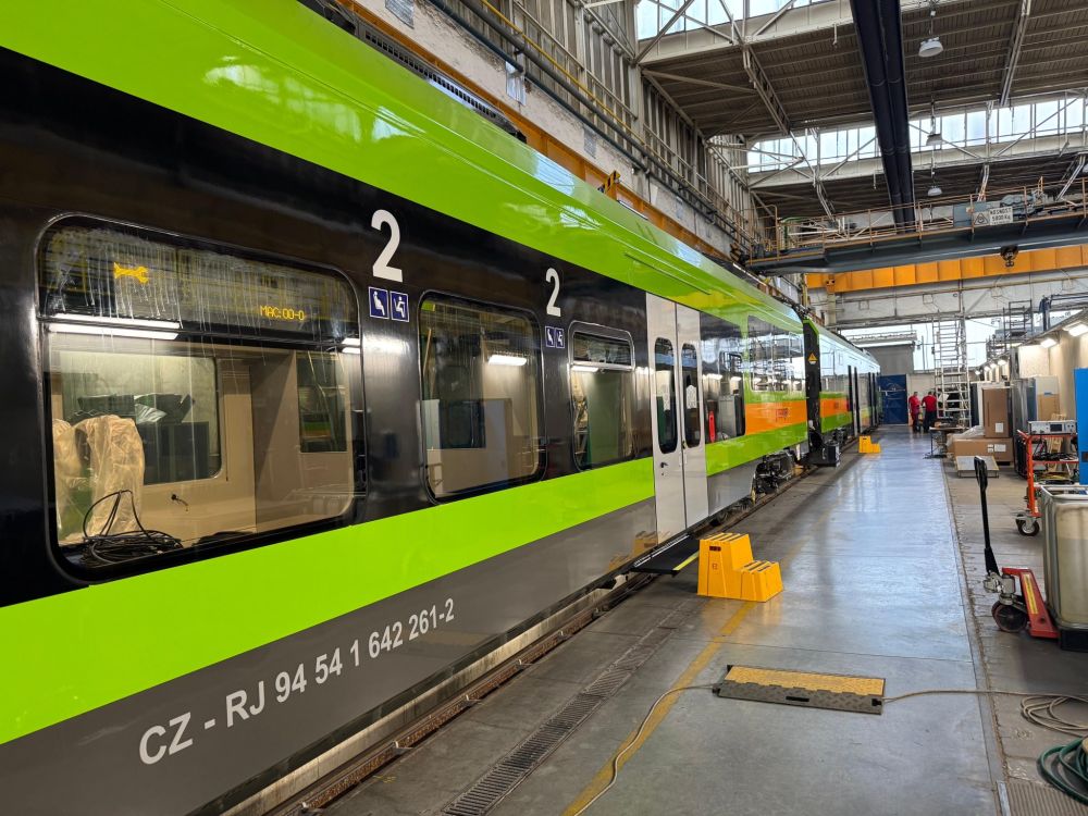 Škoda finishes first EMUs for RegioJet | Latest Railway News