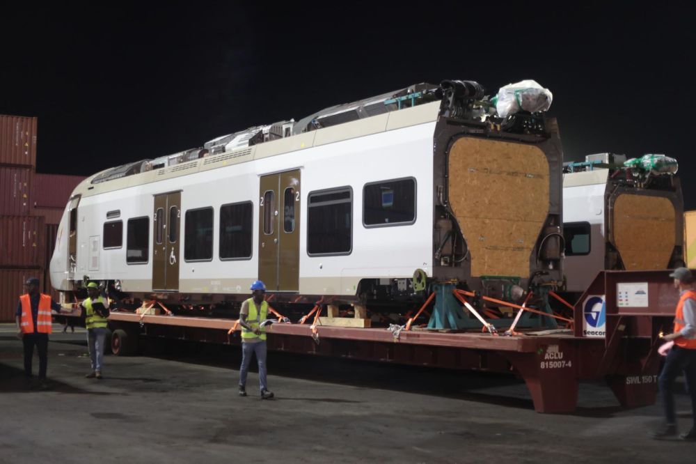 CAF delivers first out of 7 new trains to Senegal | Latest Railway News