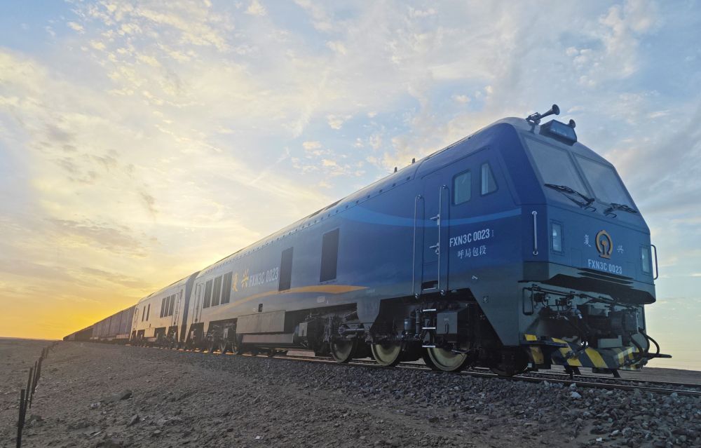 První várka dieselových lokomotiv FXN3C vstupuje do provozu ve Vnitřním ...