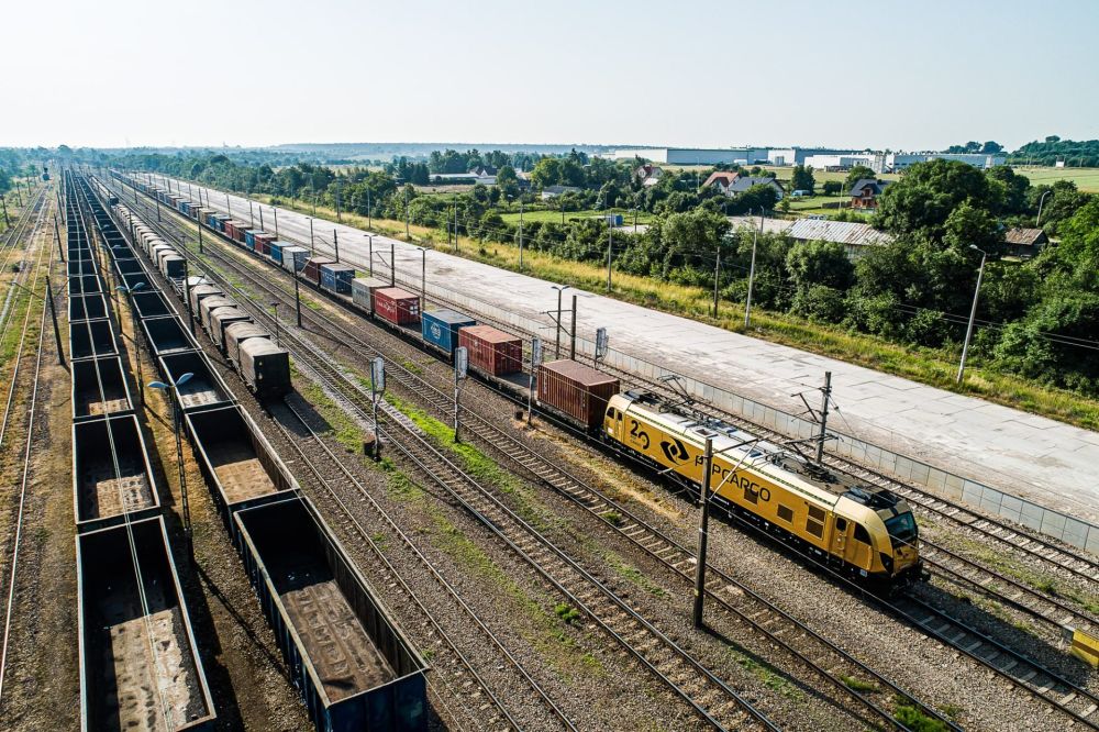 PKP CARGO returns to quarterly profit in Q2 2025 | Latest Railway News