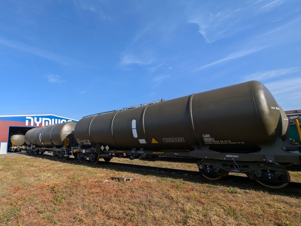 Czech Army with 20 new tank wagons and locomotive | Latest Railway News