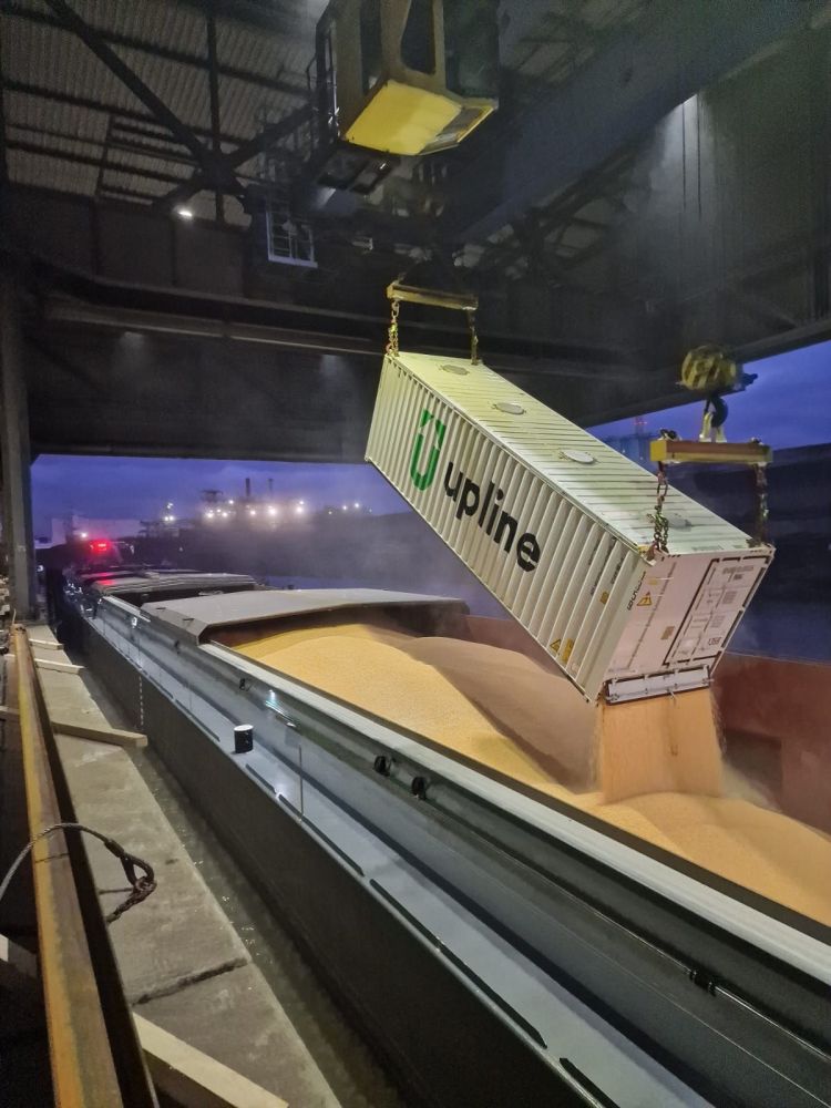 Ukrainian grain transloaded in Duisburg port | Latest Railway News
