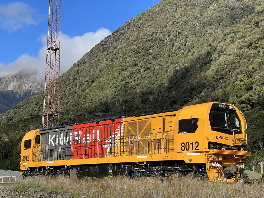 KiwiRail deploys the first Stadler DM locomotive | Latest Railway News