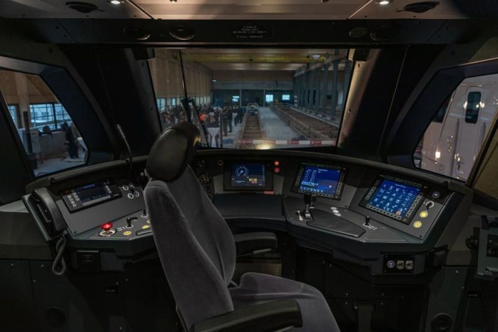 SBB、Thurbo 和 RegionAlps 展示由 Stadler 制造的新型 Flirt Evo 列车 | 最新铁路新闻