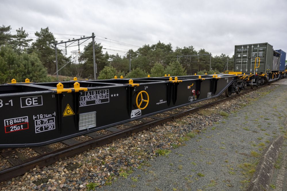 Greenbrier's intermodal wagons for Dutch army | Latest Railway News