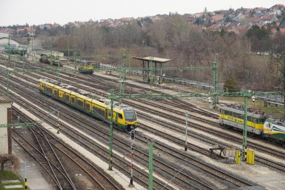 GYSEV takes over passenger rail from MAV | Latest Railway News