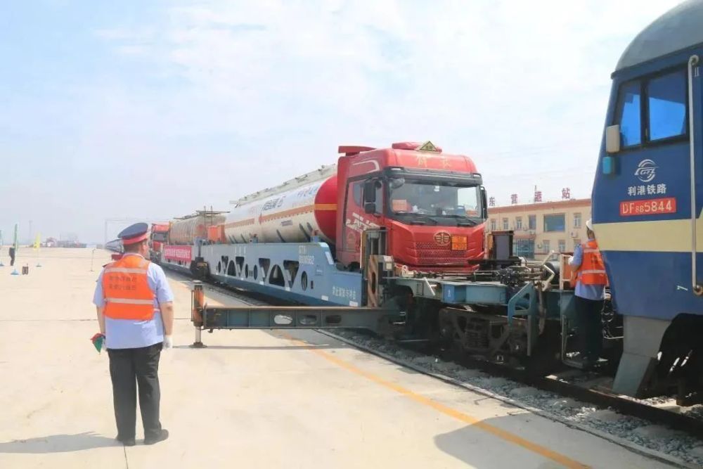 First Chinese tanker truck piggyback train | Latest Railway News