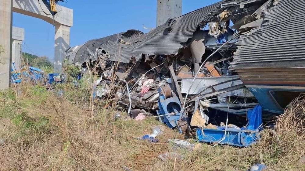 Les chemins de fer thaïlandais enquêtent sur l'effondrement d'une grue ...