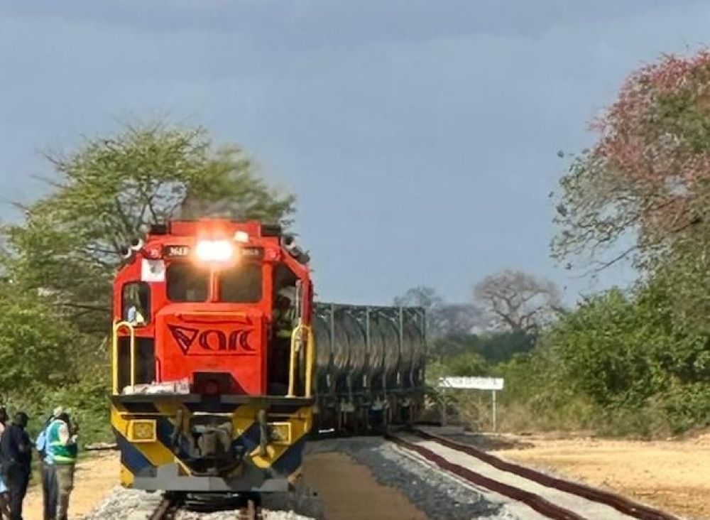 The first Mozambique to Malawi fuel train | Latest Railway News