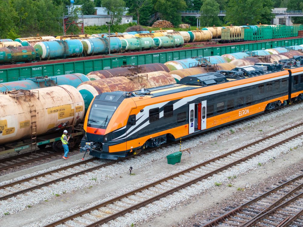 Le premier train Škoda arrive en Estonie : Un nouveau chapitre pour la flotte d'Elron ...